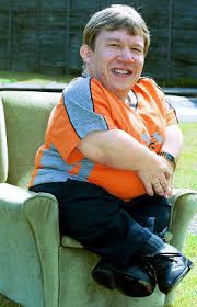 Michael Henbury, Dies at 67: Star Wars Mourns UK’s Shortest Man and ...